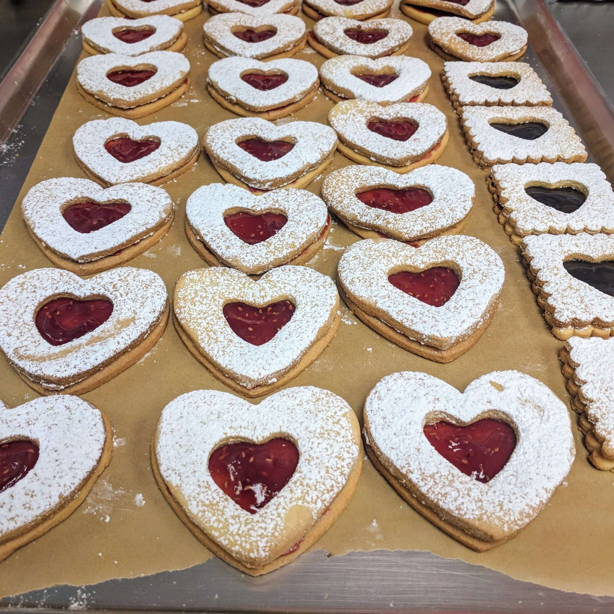 Linzer Tarts (6) – Mo'Pweeze Bakery